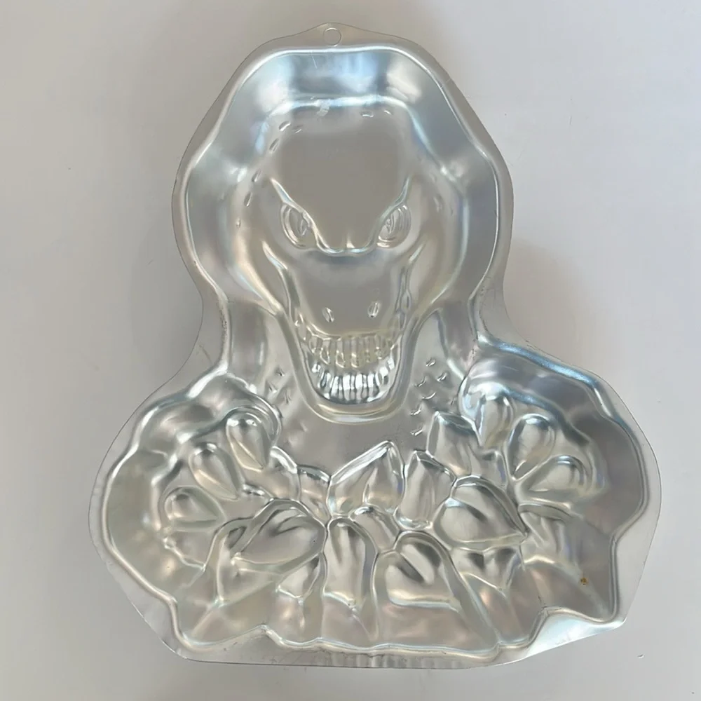 Wilton | Kitchen | Vintage Wilton Megasaurus Cake Pan Godzilla Dinosaur ...